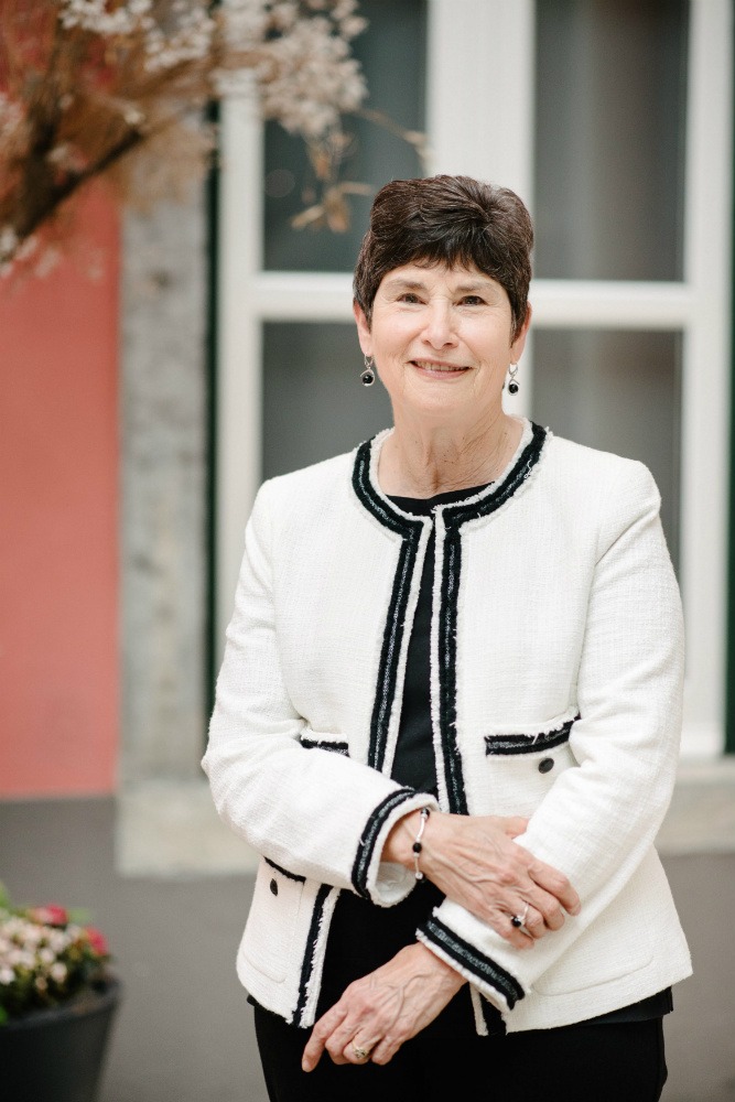 Uma mulher no meio-termo do conflito | Revista Líder