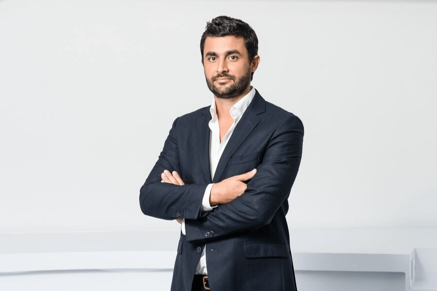 Pedro Brito responde às questões da “... | Revista Líder